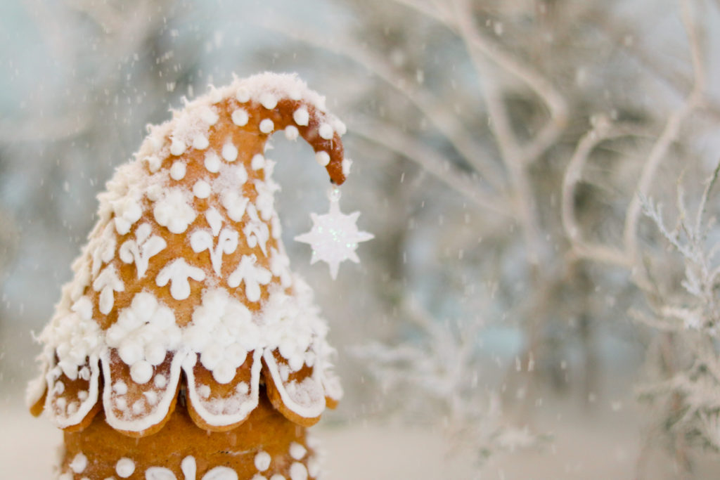 Mini Gingerbread House DIY - LilyArdor