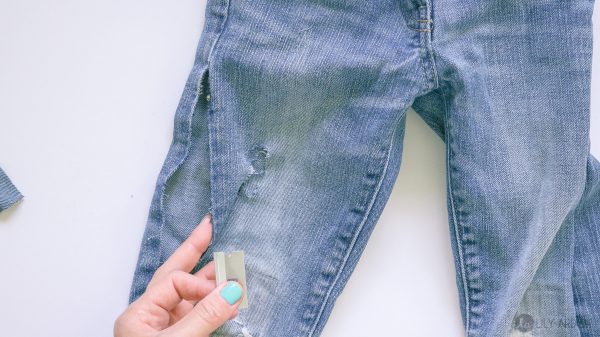 HOW TO FIX RIPPED JEANS - 5 EASY STEPS - PHOTO + VIDEO
