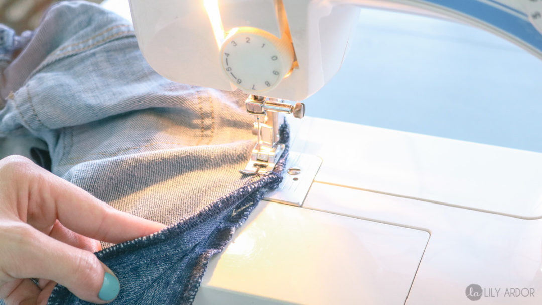 HOW TO FIX RIPPED JEANS - 5 EASY STEPS - PHOTO + VIDEO