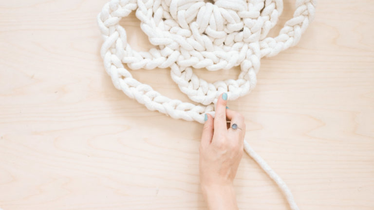 DIY Macrame Rope Rug - Giant Doily! No Crochet Needed! Via LilyArdor