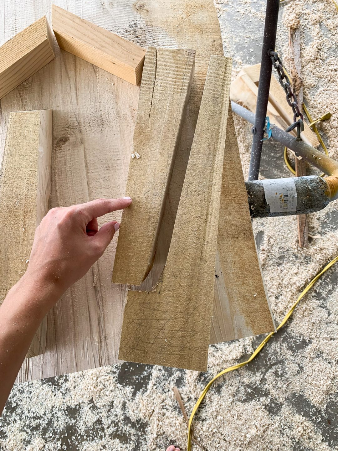 DIY COFFEE TABLE - WITH A LIVE EDGE! How to make it from raw wood