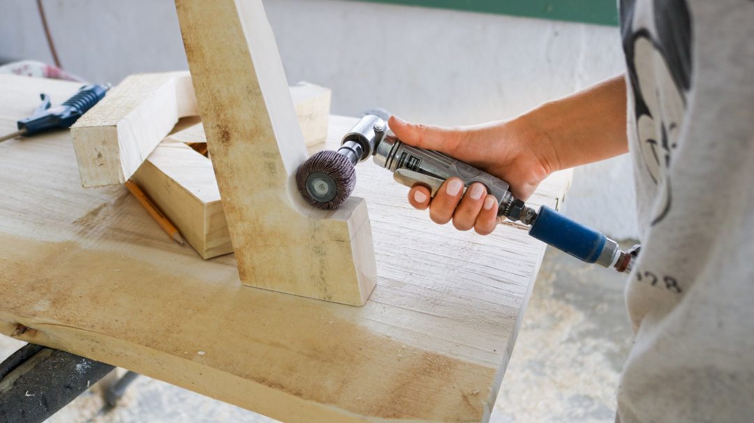 DIY COFFEE TABLE - WITH A LIVE EDGE! How to make it from raw wood