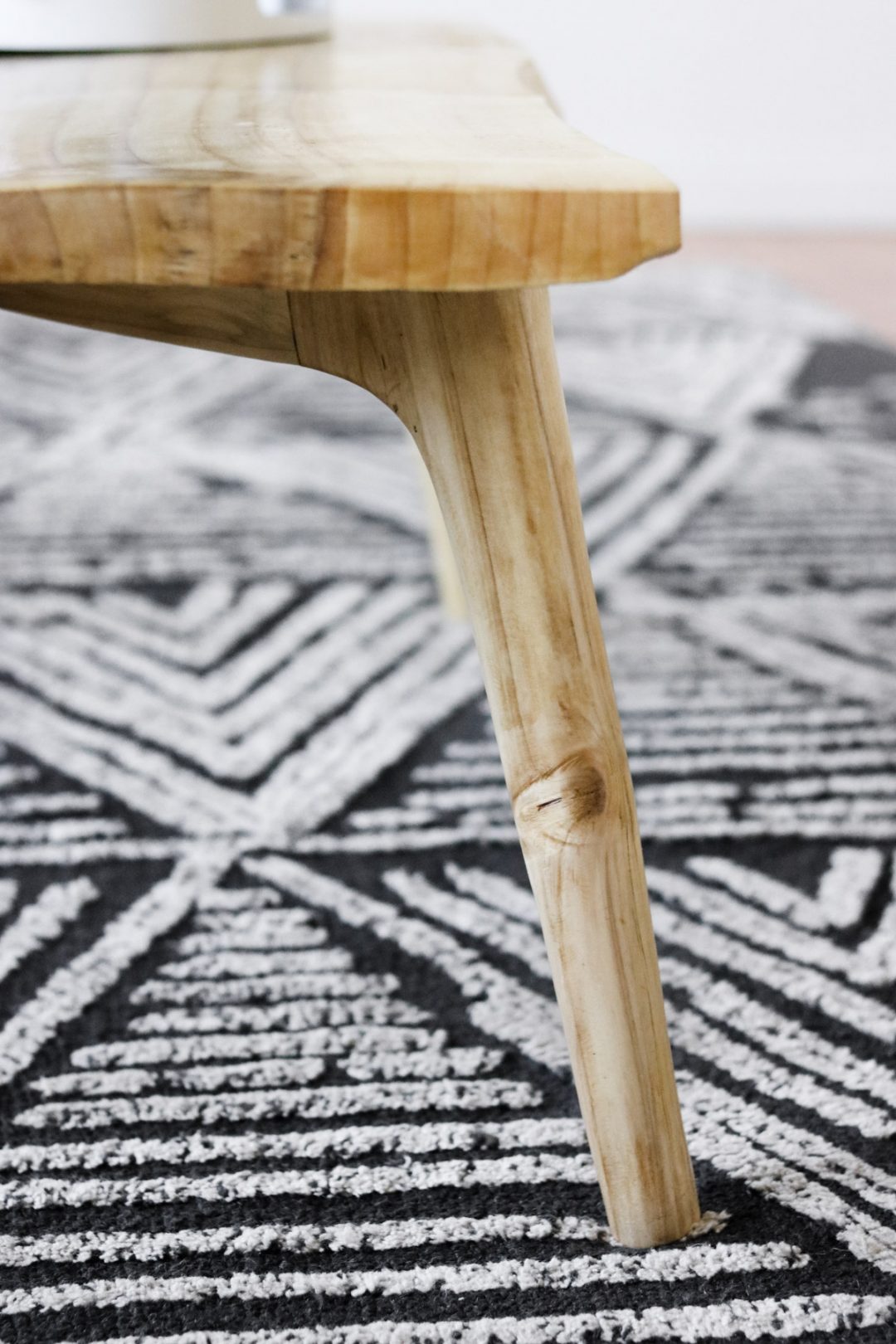 DIY COFFEE TABLE - WITH A LIVE EDGE! How to make it from raw wood