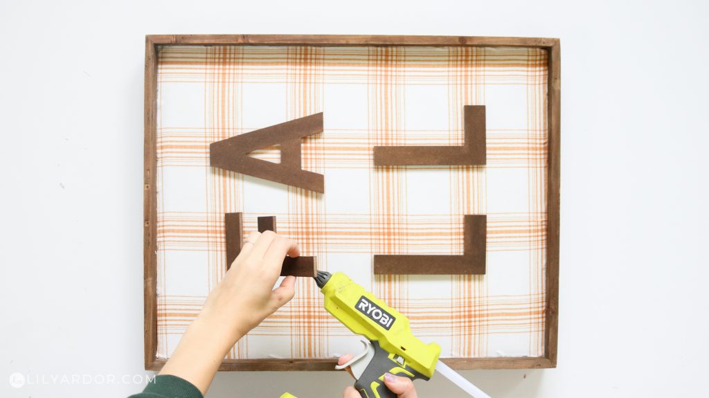 Plaid Sign | 2 Steps | Attach Plaid Fabric | Fall + Christmas Double Sided