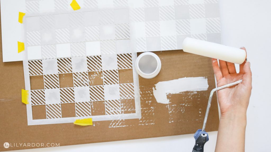 Plaid Sign Tutorial in 10 Minutes - With A Stencil! Paint Plaid On ...