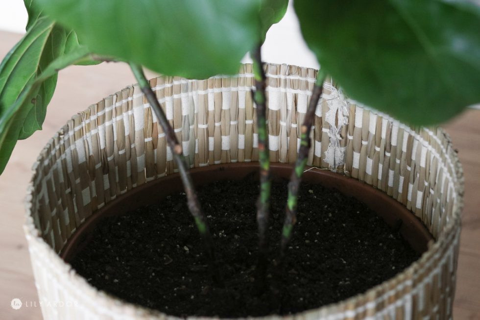 UGLY POT HACK!! FOR YOUR PLASTIC POTS! WRAP THIS OVER IT!