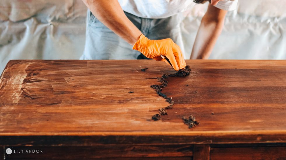 HOW TO REFINISH A DESK - Lily Ardor