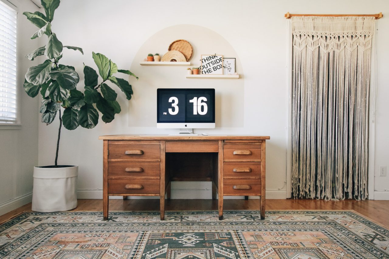 HOW TO REFINISH A DESK - Lily Ardor