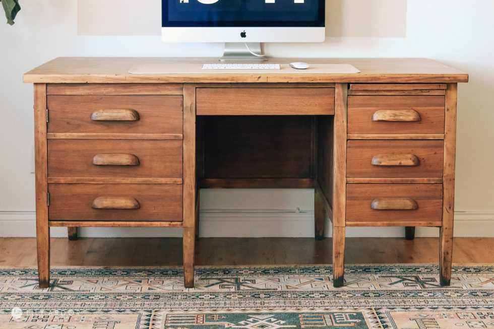 HOW TO REFINISH A DESK - Lily Ardor