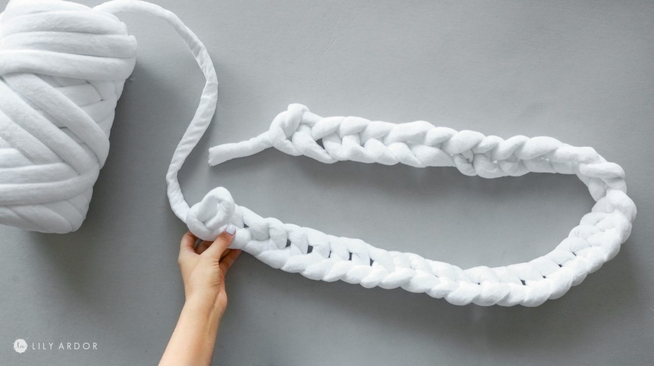 DIY Christmas Tree Collar | Chunky Knit - Lily Ardor