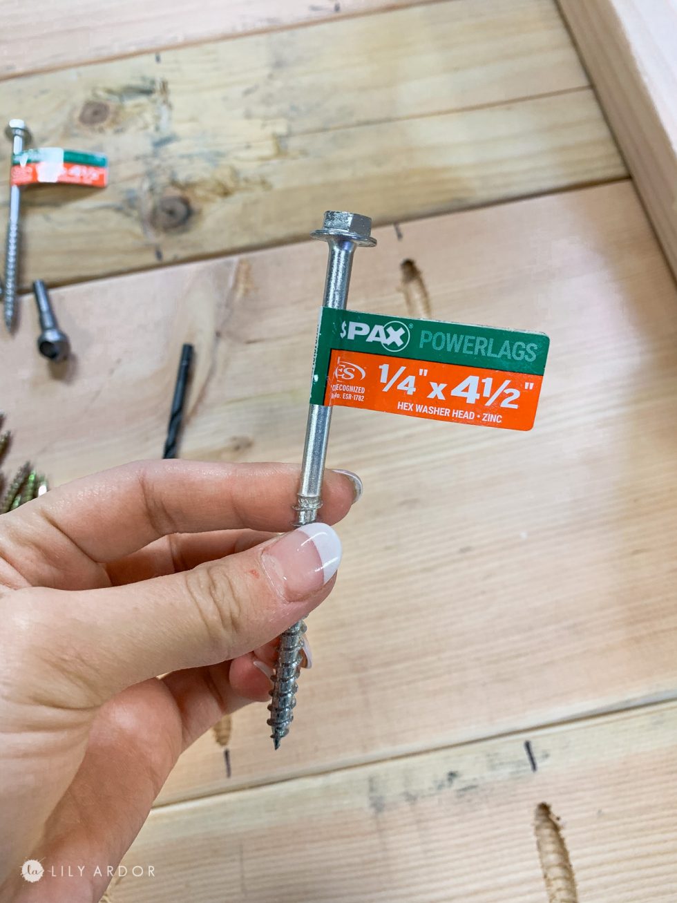 EASY DIY MODERN FARMHOUSE TABLE w/plans! UNDER $200