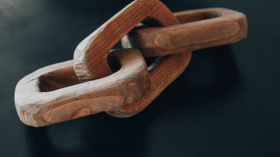 Making Unique Wood Chain Links for Stylish Table Decor - Lily Ardor